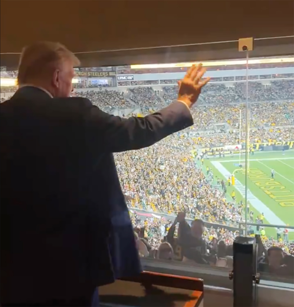 VIDEO: Pittsburgh Steelers Fans Had An Interesting Reaction To Donald ...